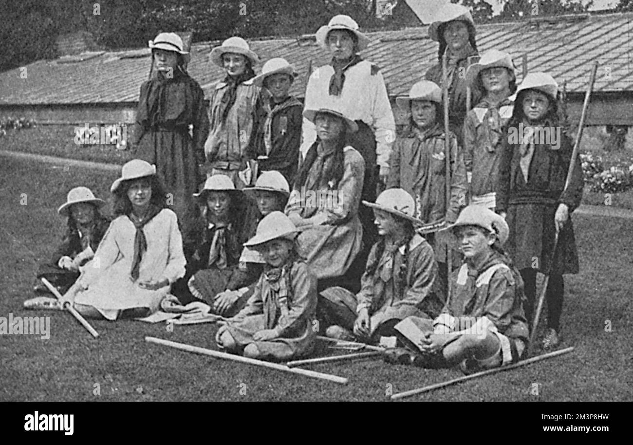Historical children ww1 england Black and White Stock Photos & Images ...