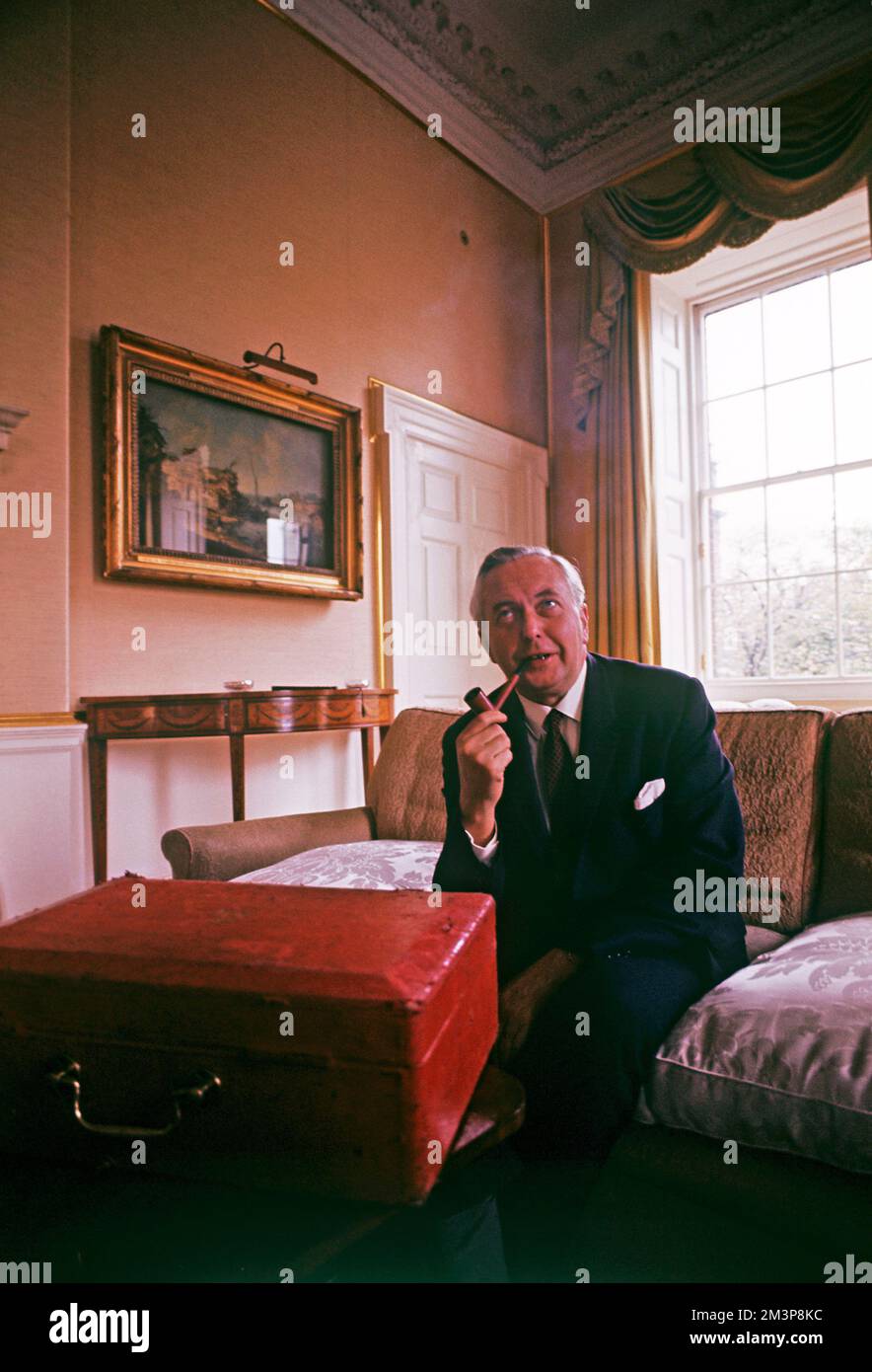 Red briefcase budget hi-res stock photography and images - Alamy