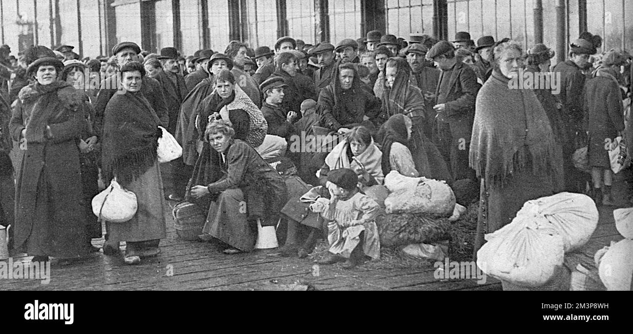 Refugees at Ostend, Belgium, World War One Stock Photo - Alamy