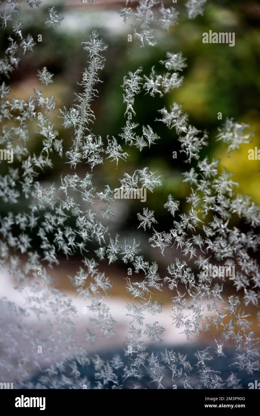 Temperature plummeting hi-res stock photography and images - Alamy