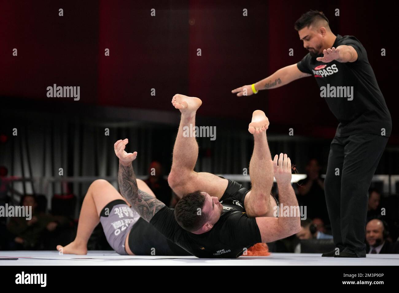 Andy varela 186lbs and luke griffith 235lbs hi-res stock photography ...