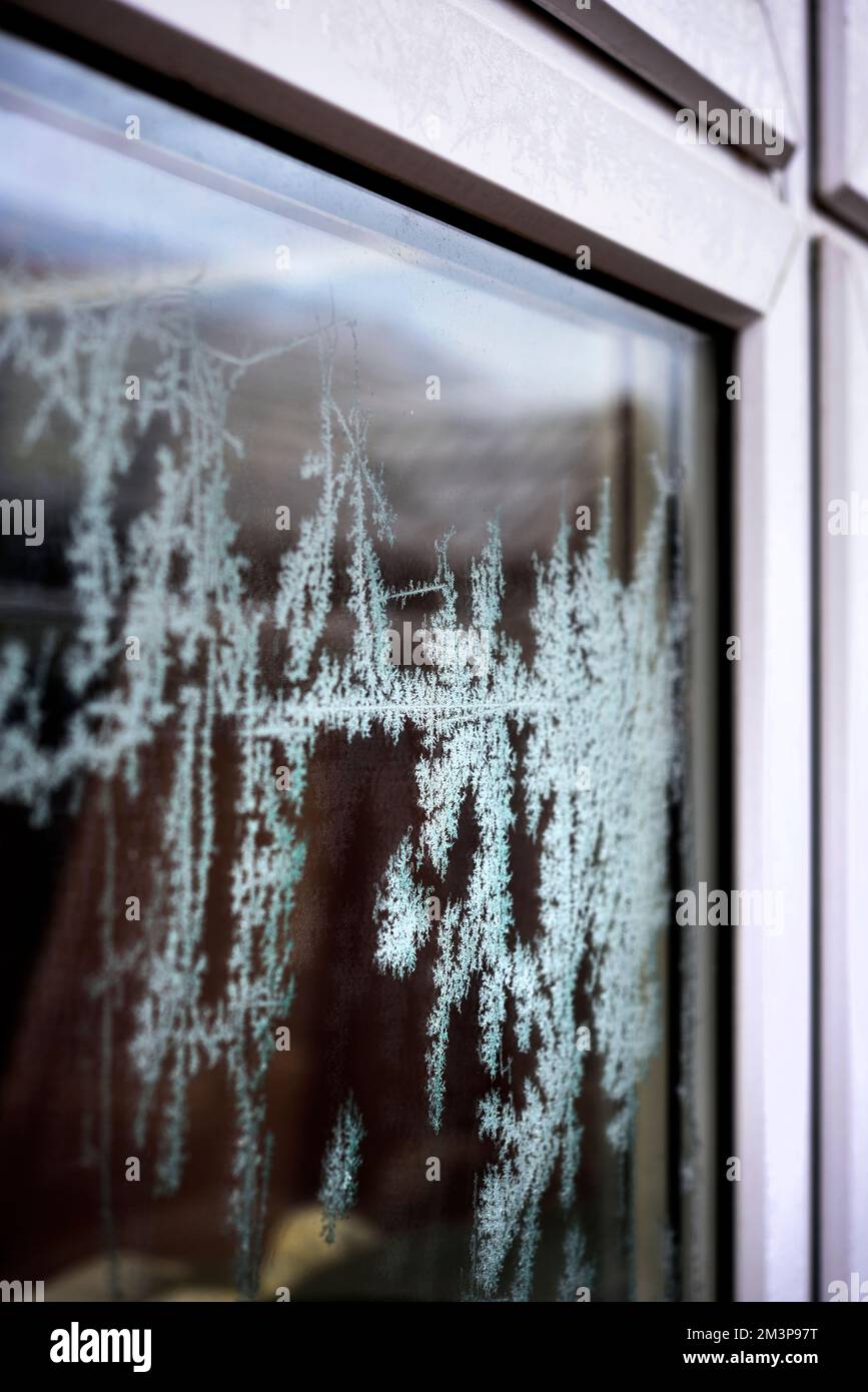 Temperature plummeting hi-res stock photography and images - Alamy