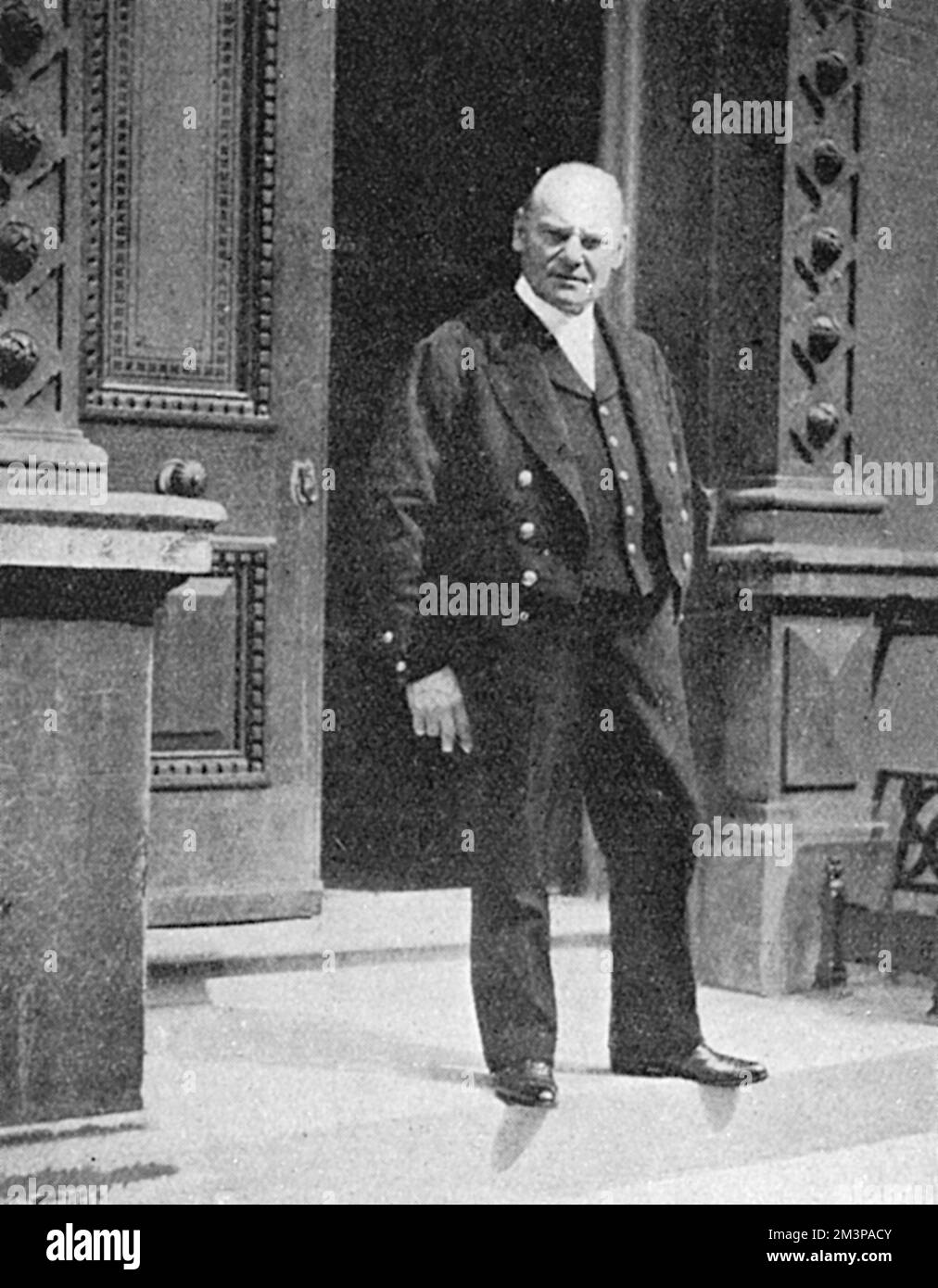 Warwick, hall porter of the Marlborough Club Stock Photo - Alamy