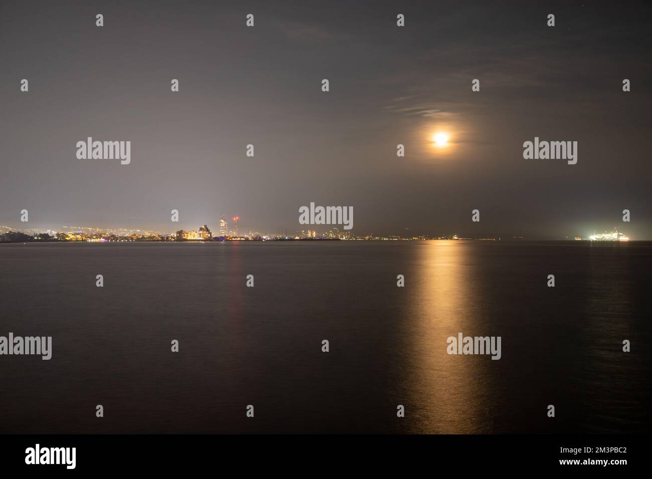 Moonrise night nighttime hi-res stock photography and images - Alamy