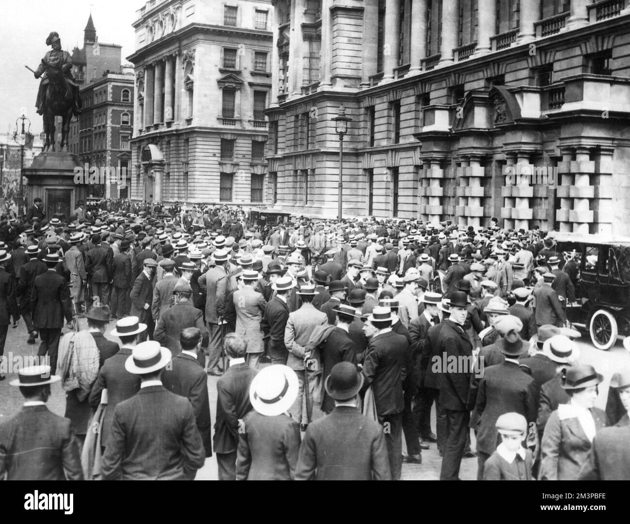 August 1914 world war i in london hi-res stock photography and images ...