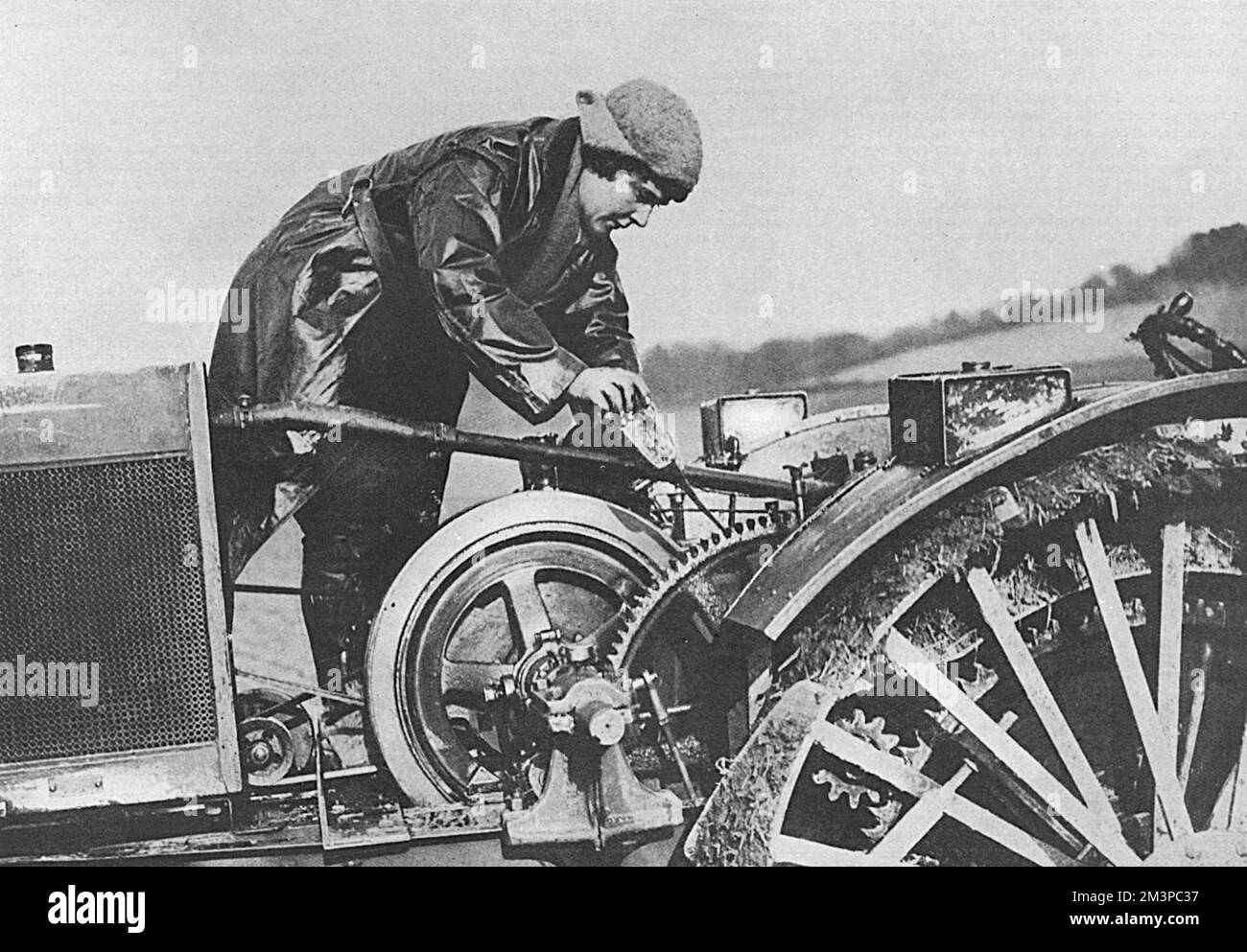A woman tractor driver during WW1 Stock Photo - Alamy
