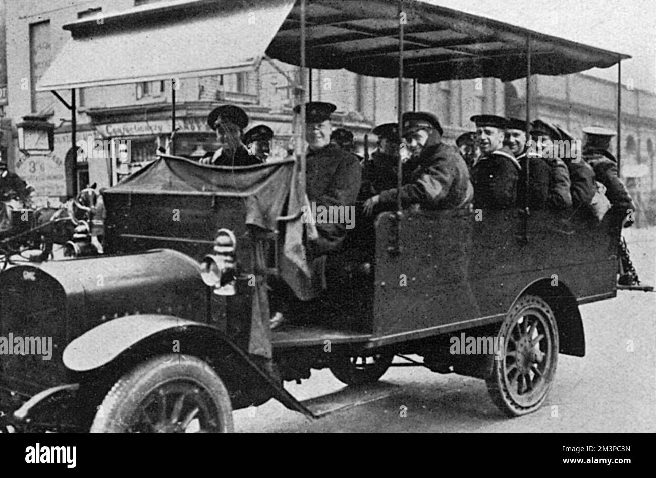 Motor transportation during world war one hi-res stock photography and ...