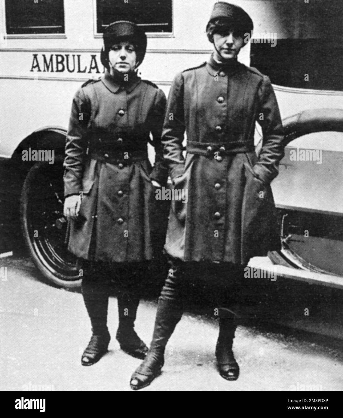 Women in ambulances hi-res stock photography and images - Alamy