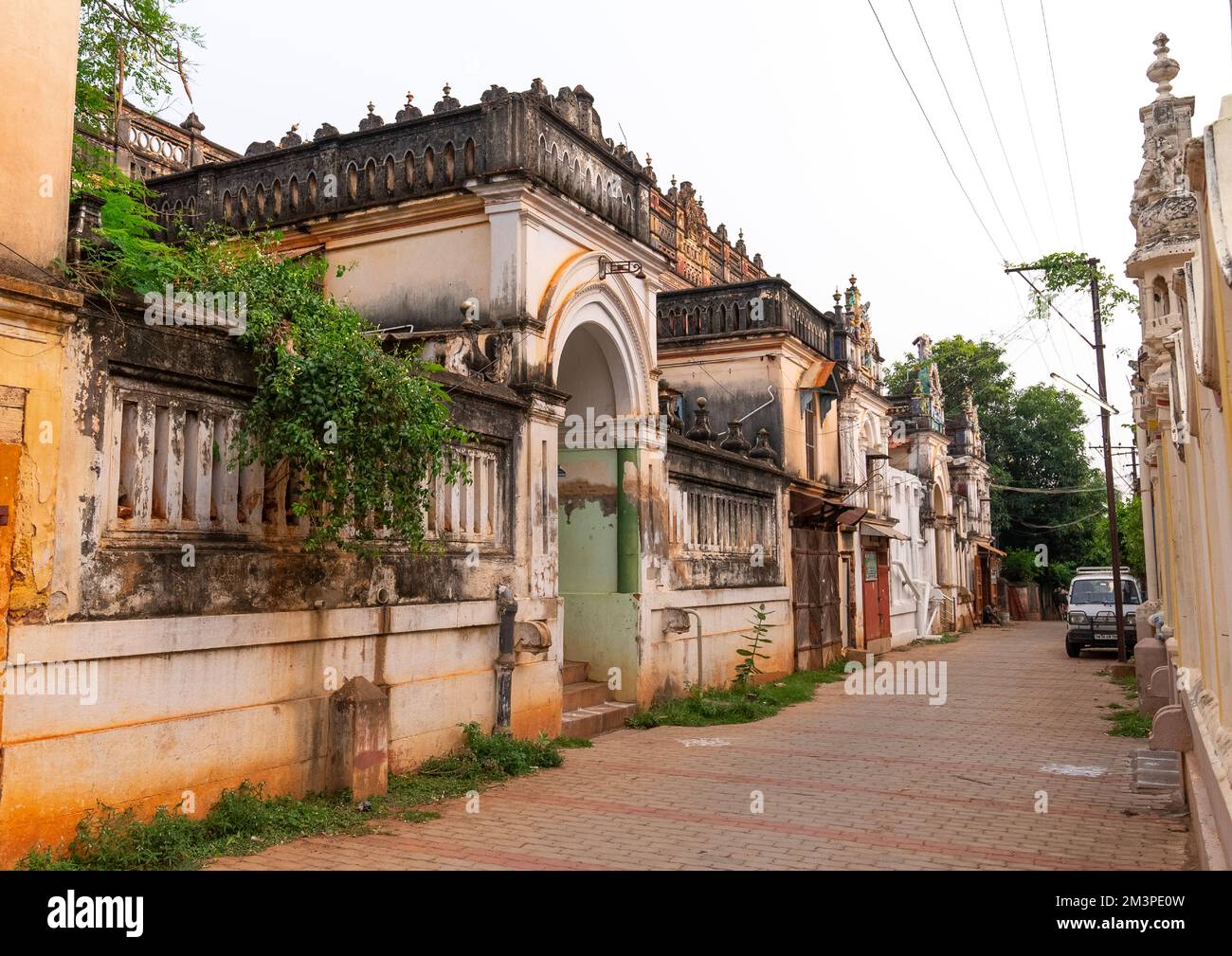 Chettiar mansion in a tranquil street, Tamil Nadu, Pallathur, India ...