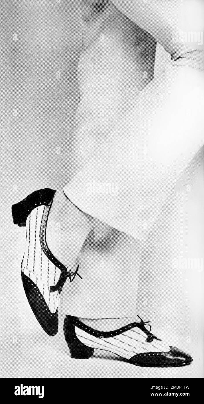 Advertisement for the latest fashion trends in 1966. Date: 1966 Stock ...