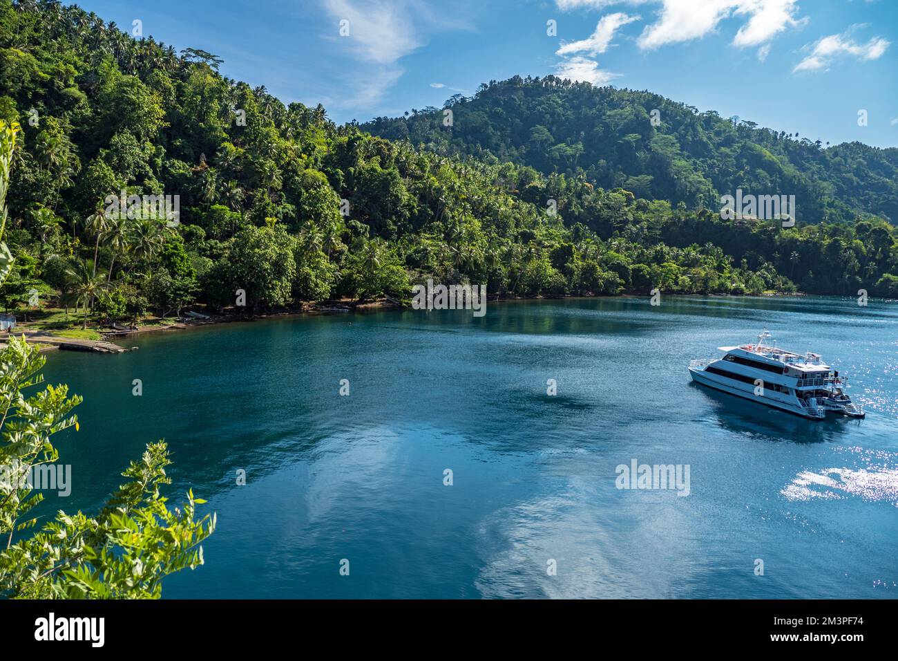 Liveaboard in the south Pacific in papua new Guinea at tropical island ...