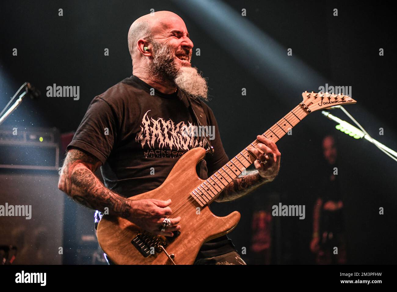 Scott ian guitar hi-res stock photography and images - Alamy Scott ian guitar hi-res stock photography and images - Alamy
