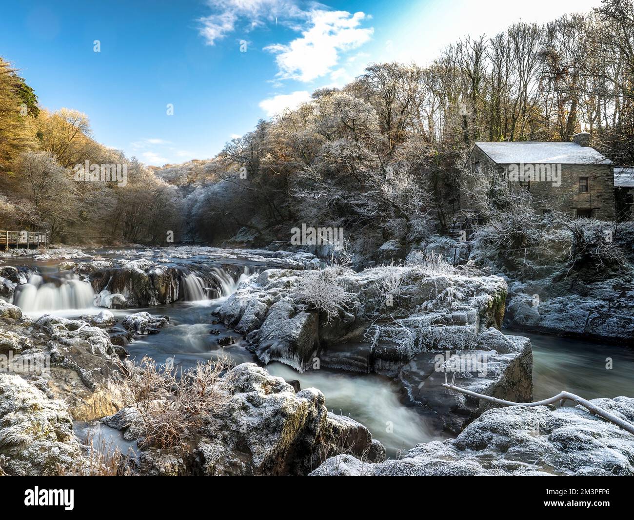 Cenarth falls hi-res stock photography and images - Alamy