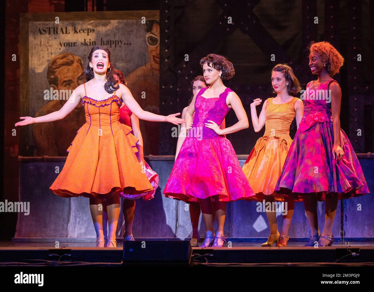 Munich, Germany. 16th Dec, 2022. Anita (l, Kyra Sorte) and the "Stark ...