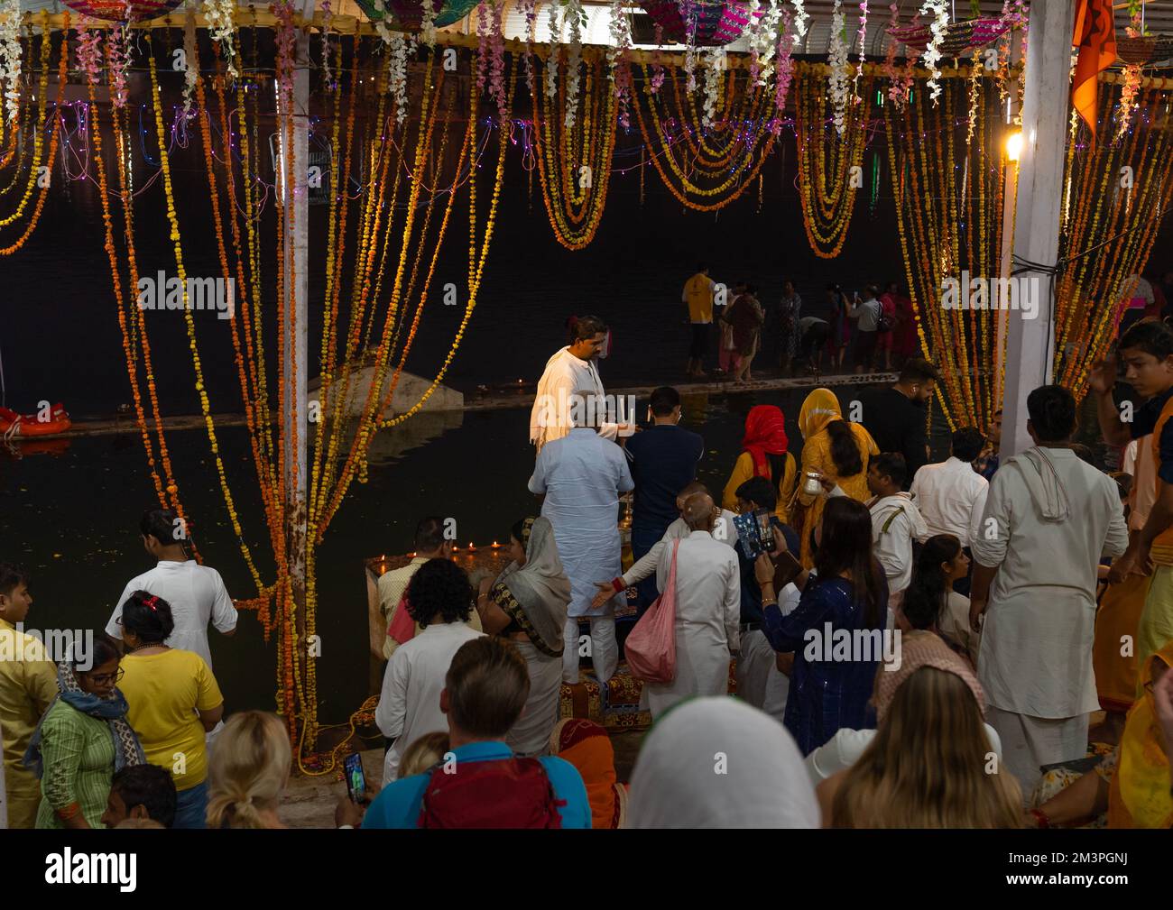 Group of hindu people praying hi-res stock photography and images - Alamy