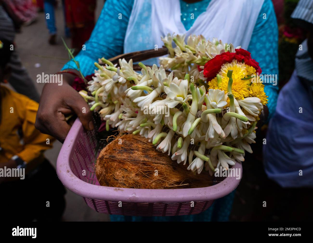Offerings of flowers hi-res stock photography and images - Alamy