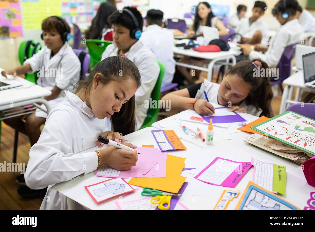 Buenos Aires, Argentina. 15th Dec, 2022. Students learn about France ...