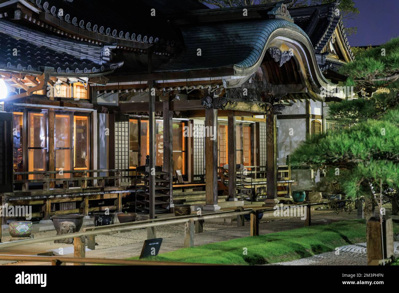 Japanese buddhist temple shinto hi-res stock photography and images - Alamy