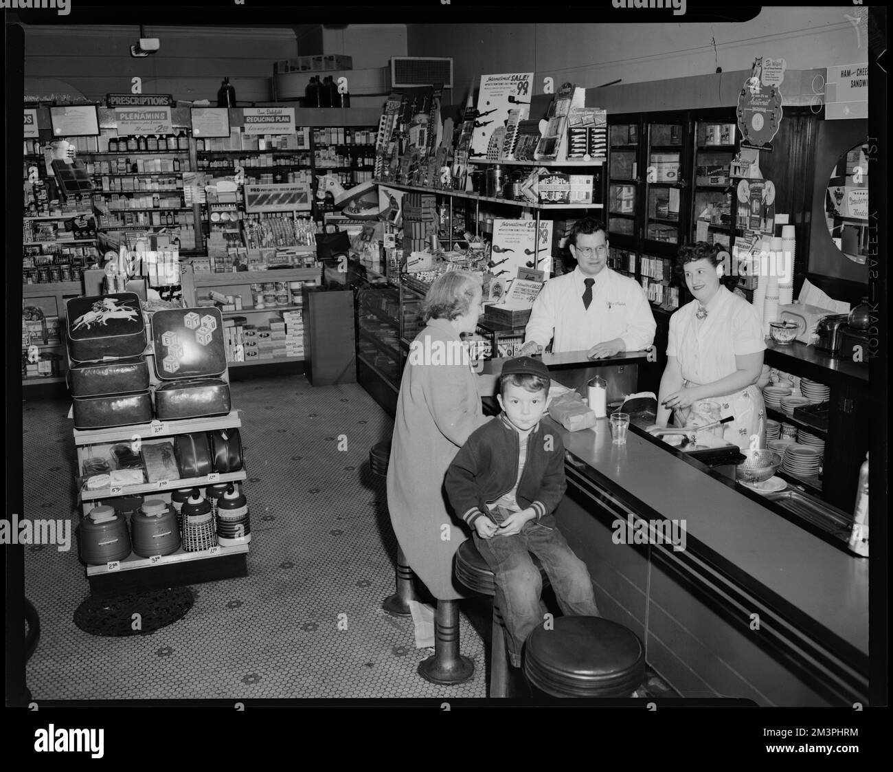 Soda fountains hi-res stock photography and images - Alamy