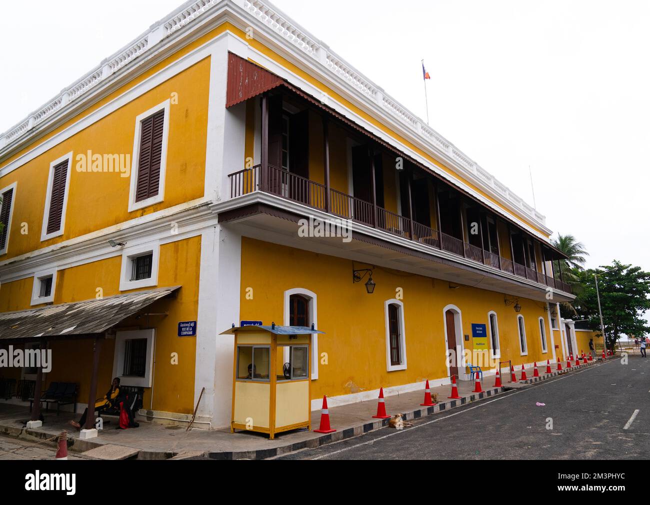 Pondicherry french architecture hi-res stock photography and images - Alamy