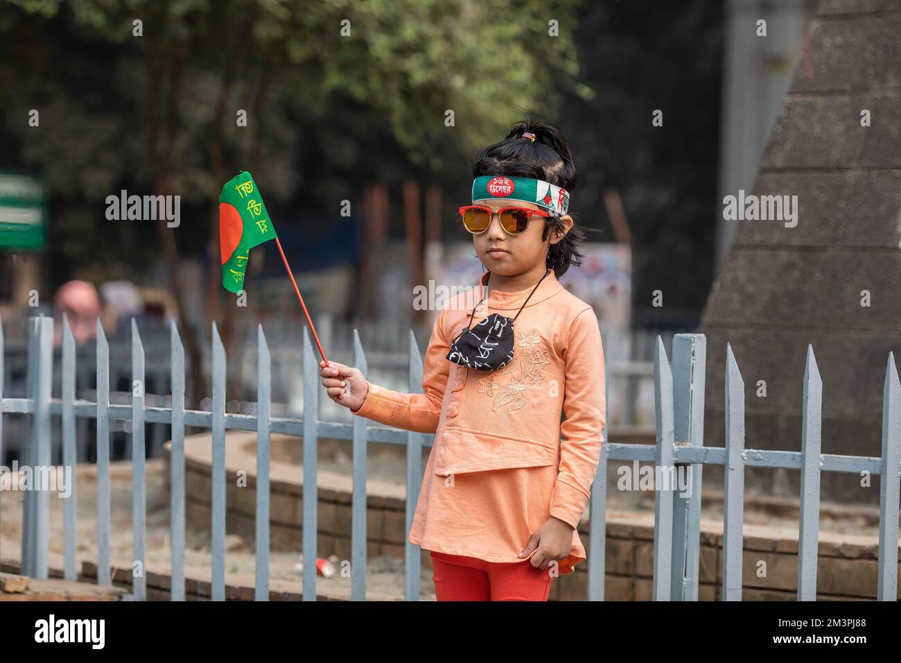 Dhaka, Bangladesh. 16th Dec, 2022. A kid holds the Bangladesh National ...