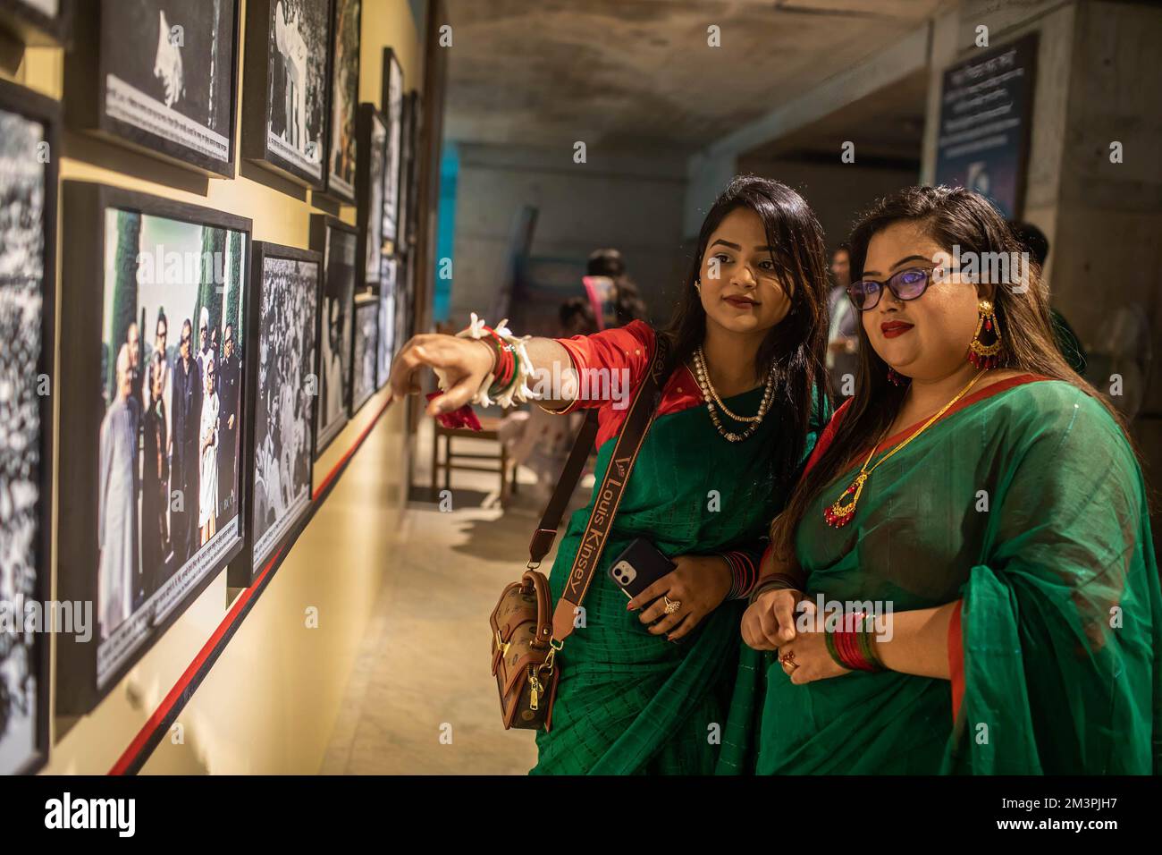 Dhaka, Bangladesh. 16th Dec, 2022. Bangladesh young ladies seen viewing ...