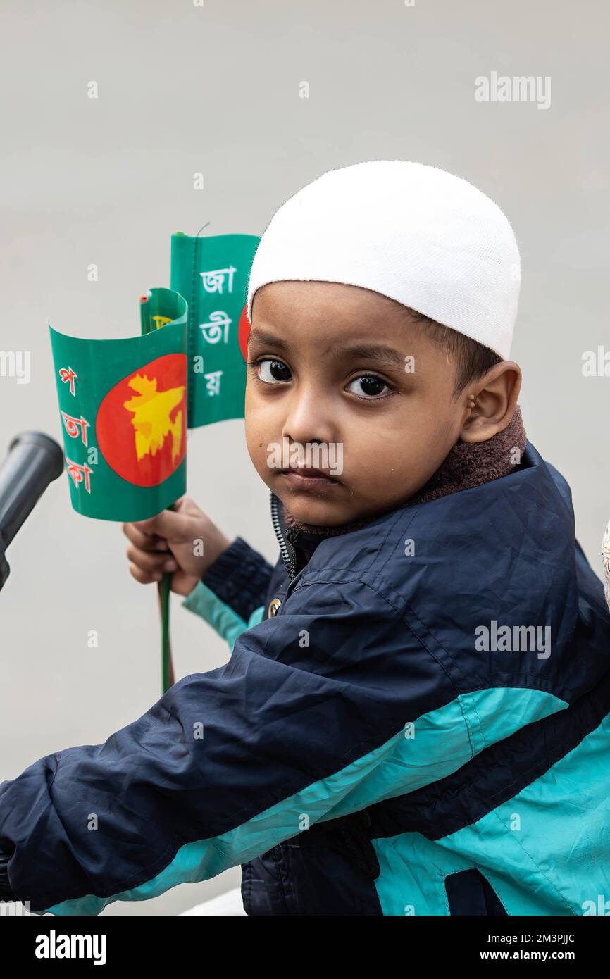 Dhaka, Bangladesh. 16th Dec, 2022. A kid holds the Bangladesh National ...