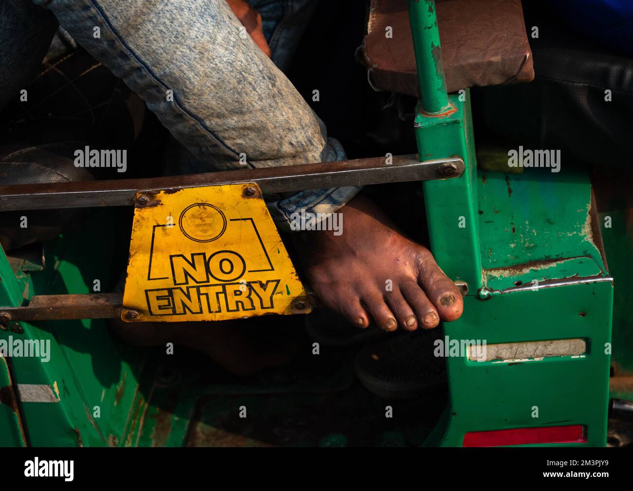 Driver foot of a rickshaw, Rajasthan, Jaipur, India Stock Photo - Alamy