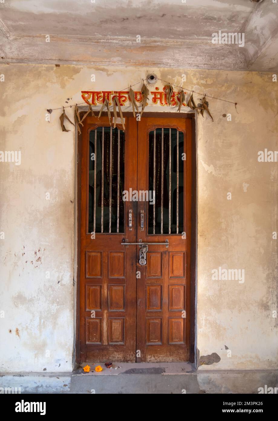 Wooden door frame india hi-res stock photography and images - Alamy