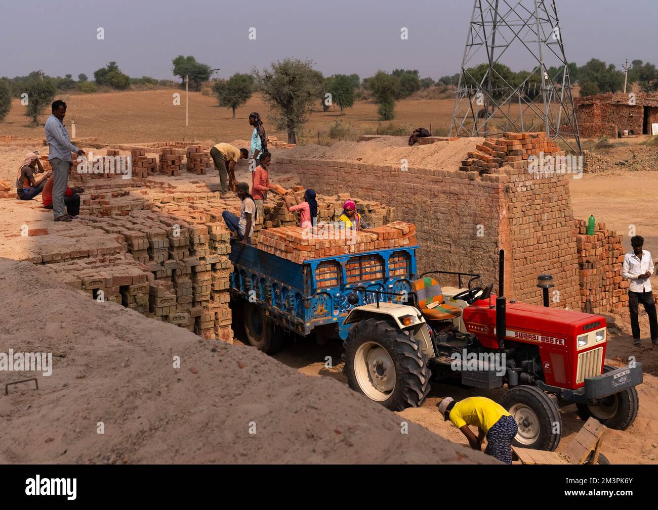 Workers tractor factory india hi-res stock photography and images - Alamy