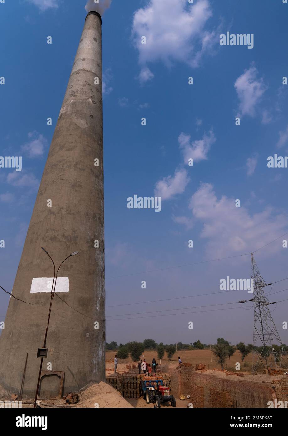 India brick factory hi-res stock photography and images - Alamy