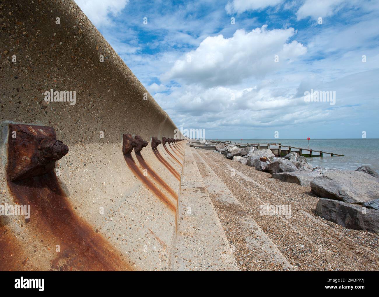 Recurved seawall hi-res stock photography and images - Alamy