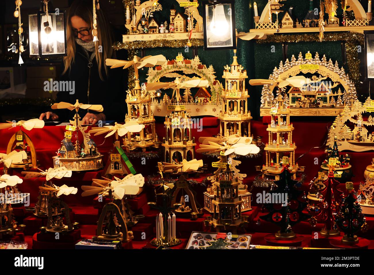 Pyramide, Holz, Christkindlmarkt, Weihnachtshaus, Marktstand ...