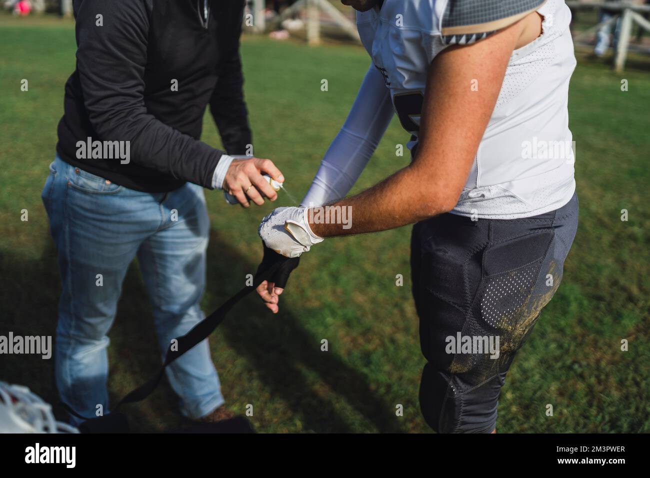 Soccer injury spray hi-res stock photography and images - Alamy