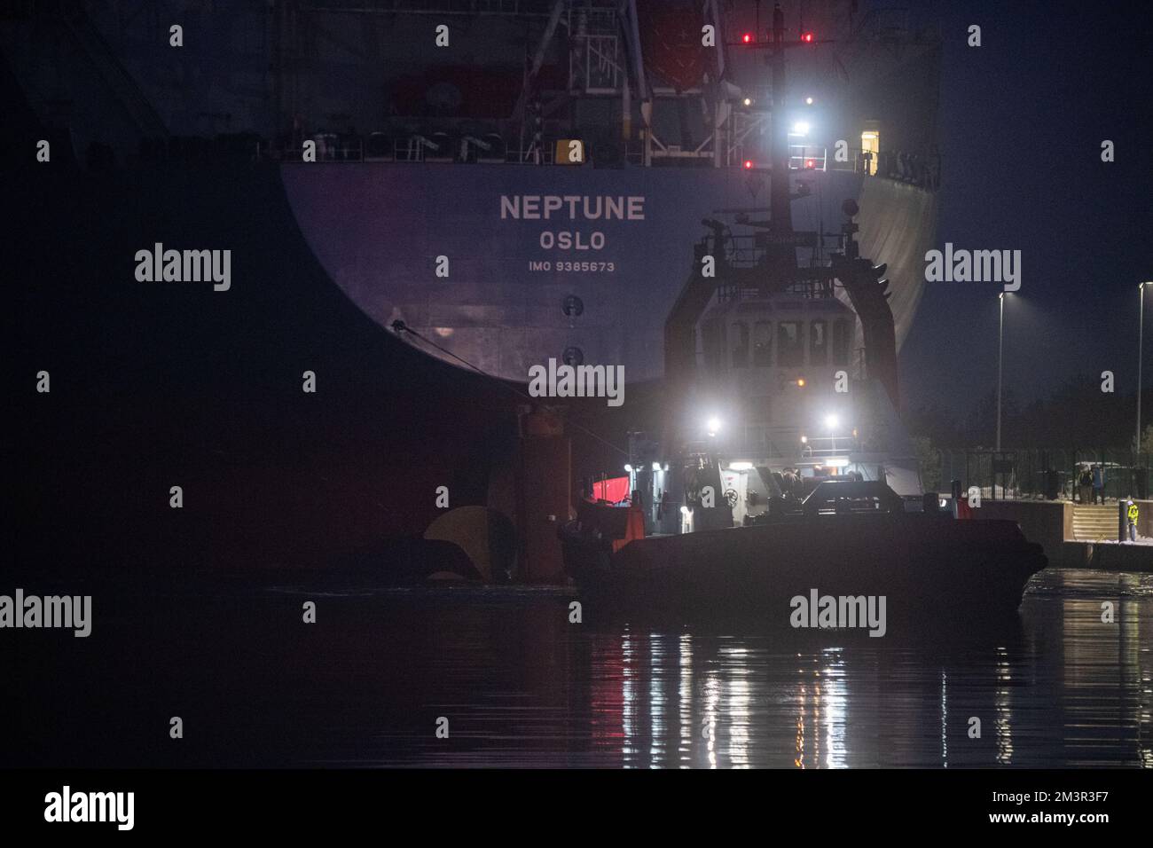 Lubmin, Germany. 16th Dec, 2022. The "Neptune" is towed by tugs into ...