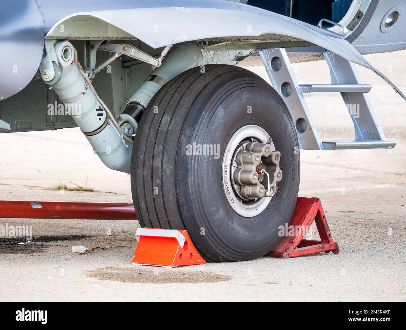 Hydraulic landing gear hi-res stock photography and images - Alamy