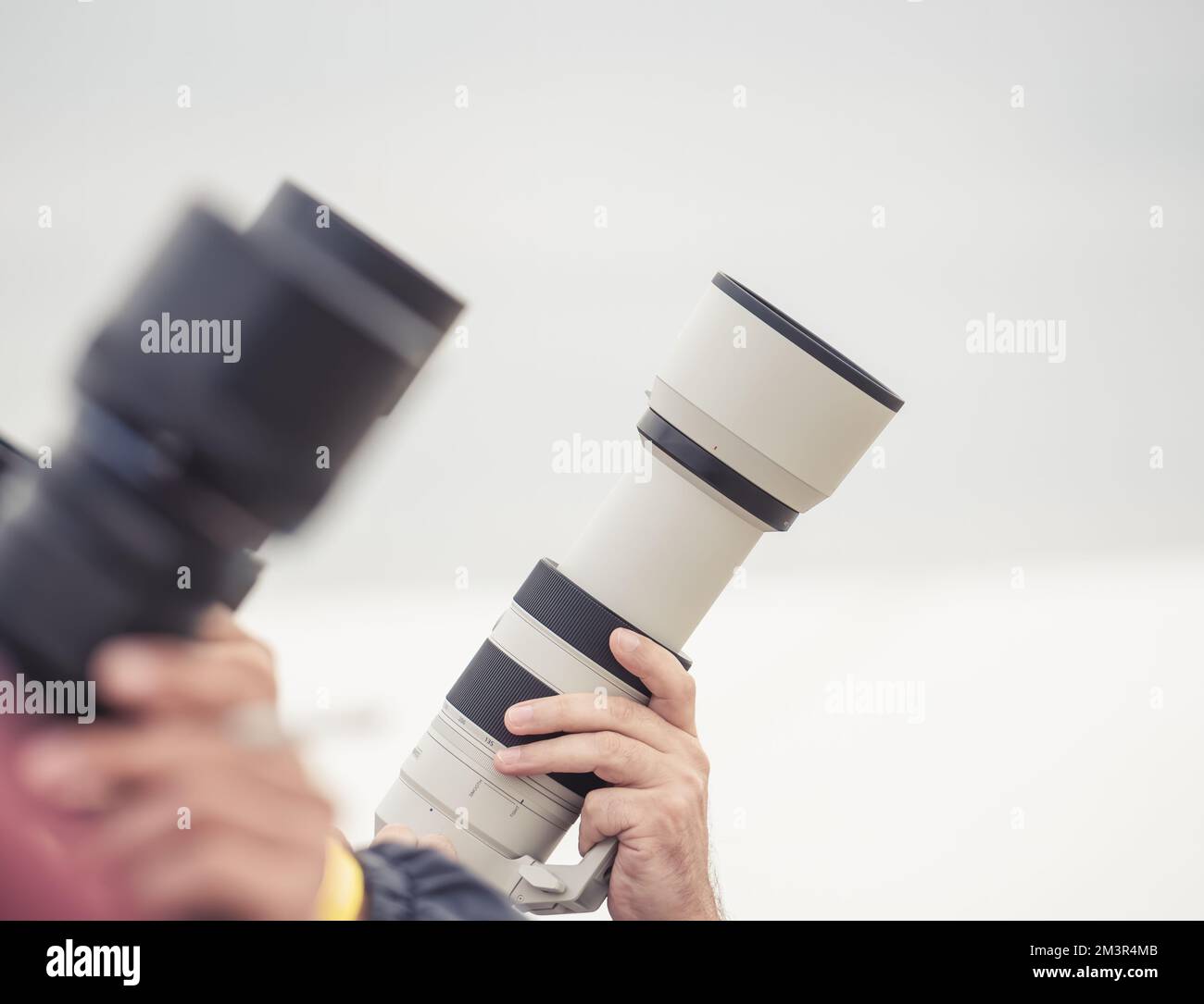 Telephoto lenses oriented towards the sky photographing an air show ...