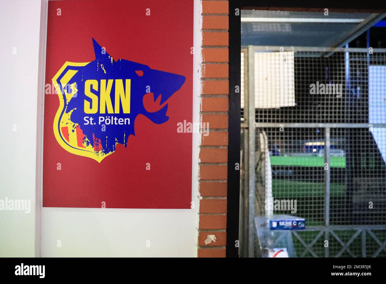 Women's champions league logo hi-res stock photography and images - Alamy