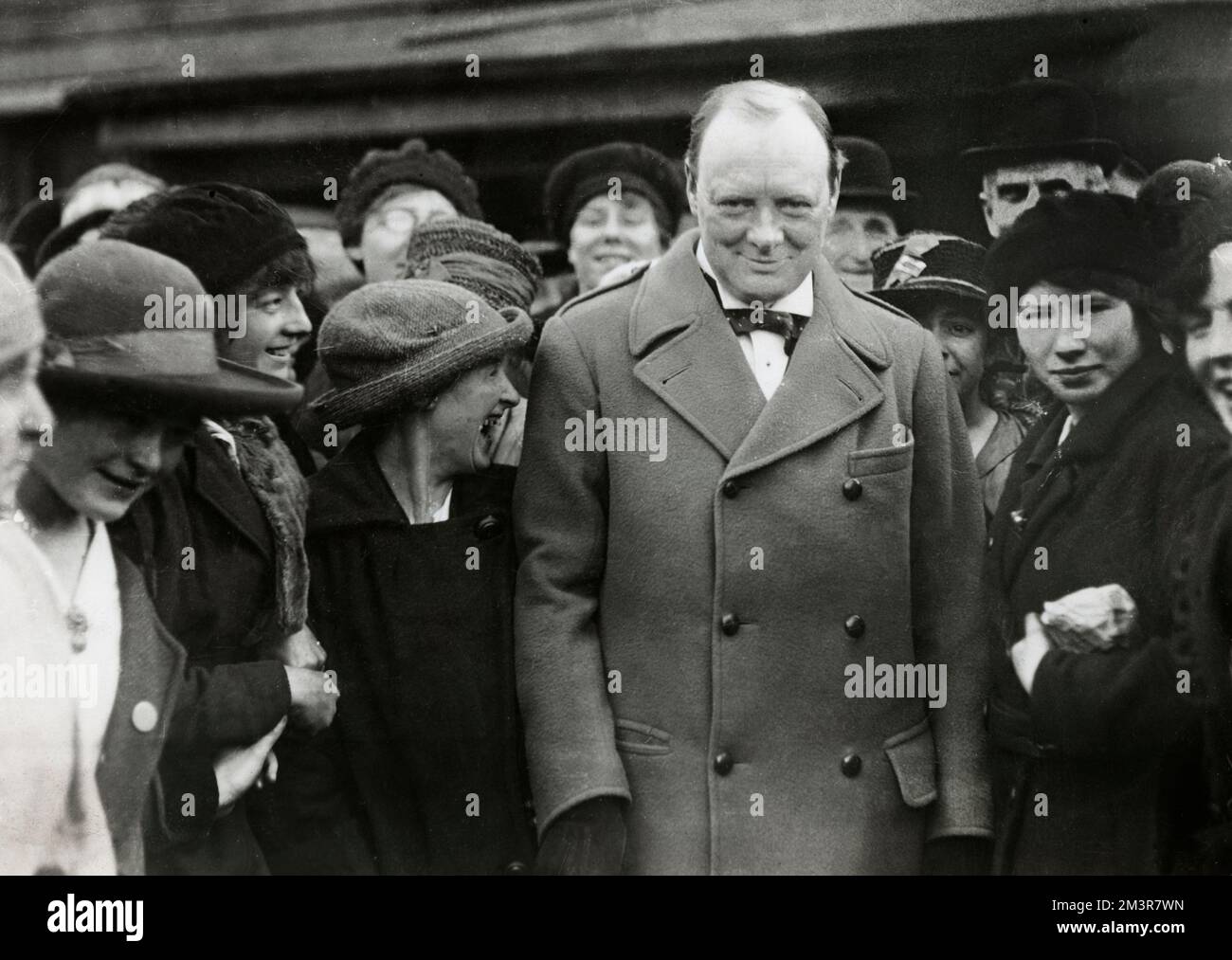 Winston Churchill with female munitions workers, 1918 Stock Photo - Alamy