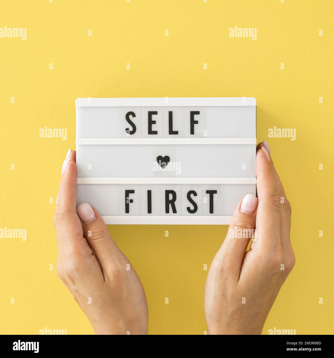 Close up hands holding message board Stock Photo - Alamy