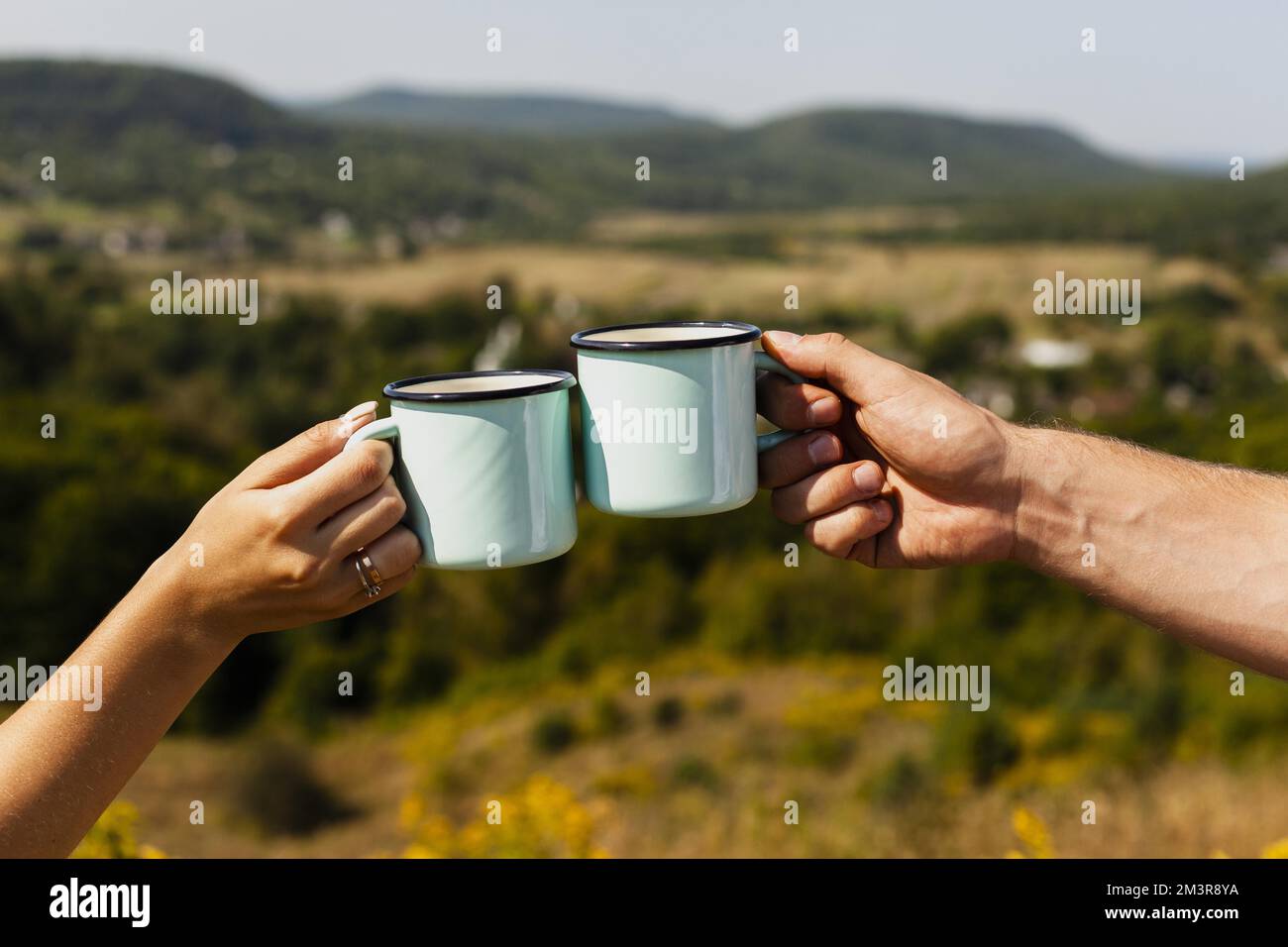 Toasting coffee cups hi-res stock photography and images - Alamy