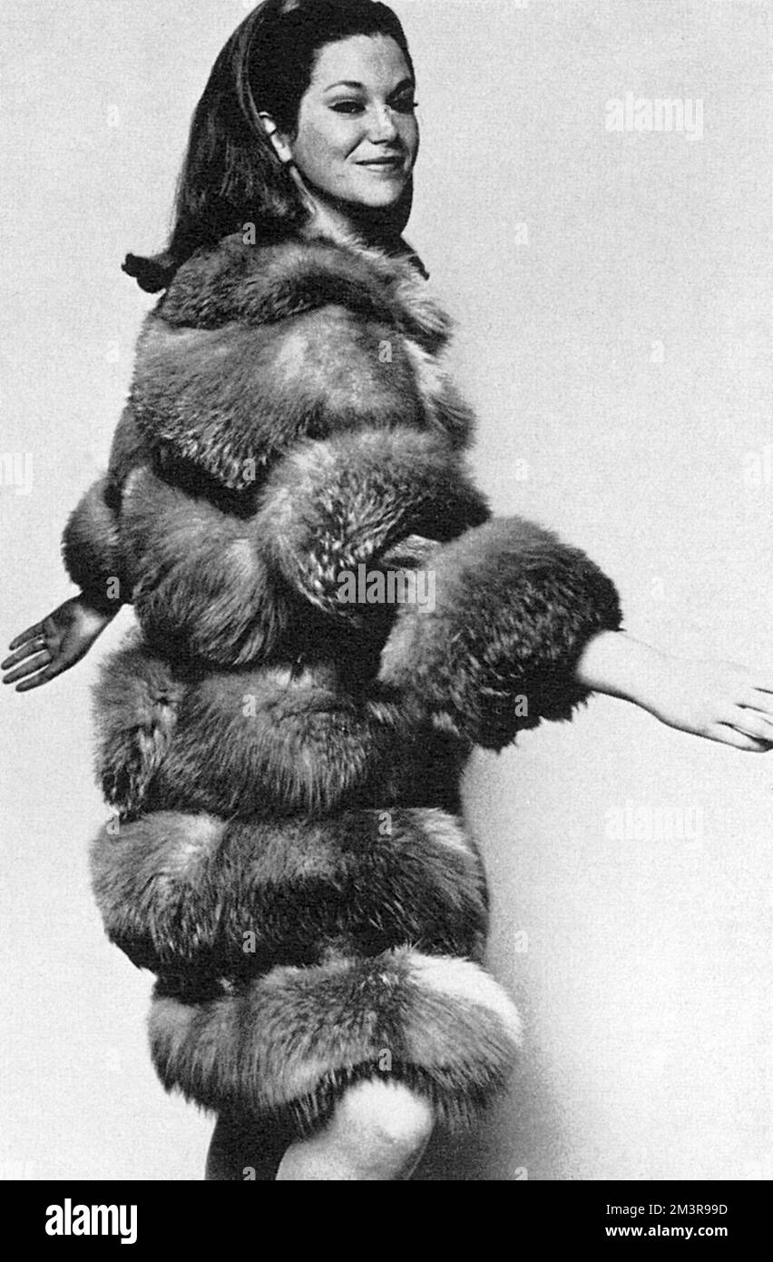 1960s historical woman wearing Black and White Stock Photos & Images ...