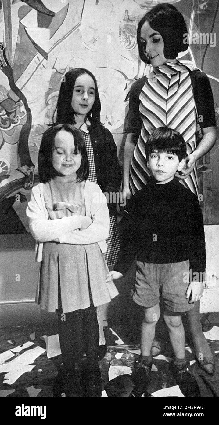 Mum and child historical Black and White Stock Photos & Images - Alamy