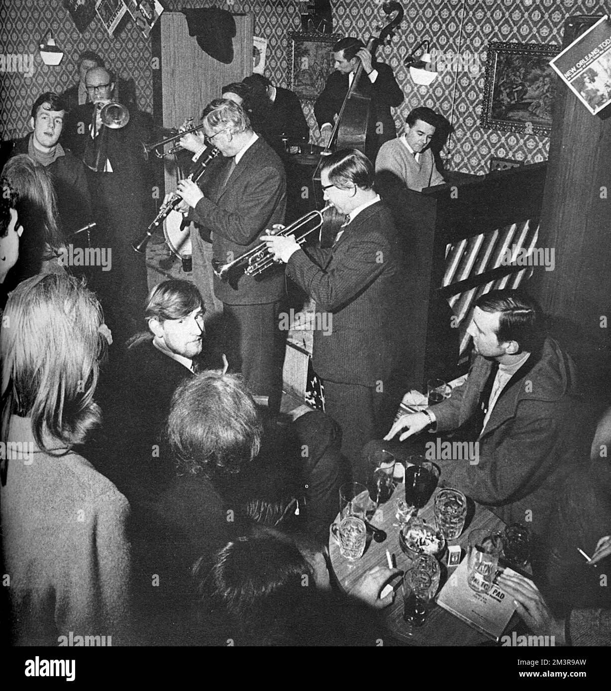 Pub band Black and White Stock Photos & Images - Alamy