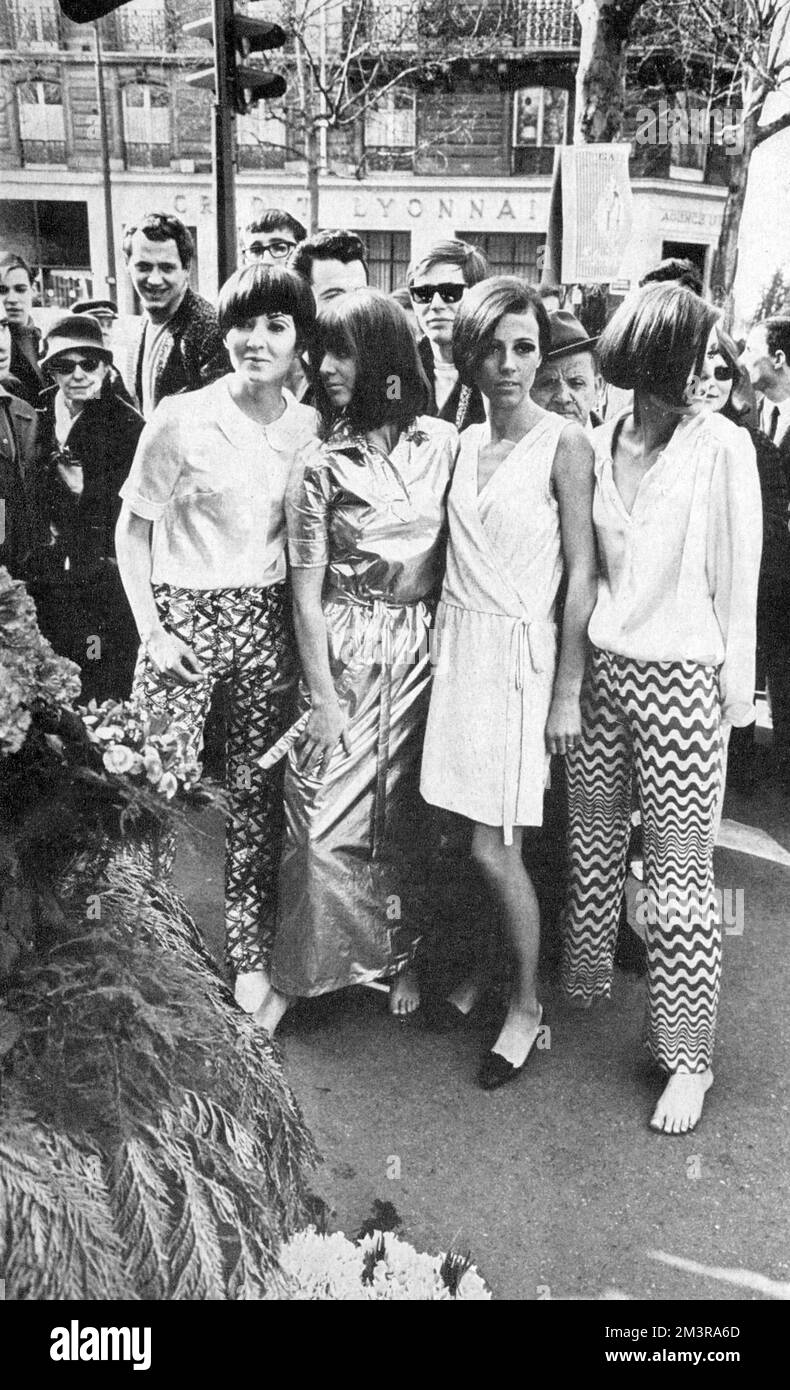 Fashion fashion models sixties hi-res stock photography and images - Alamy