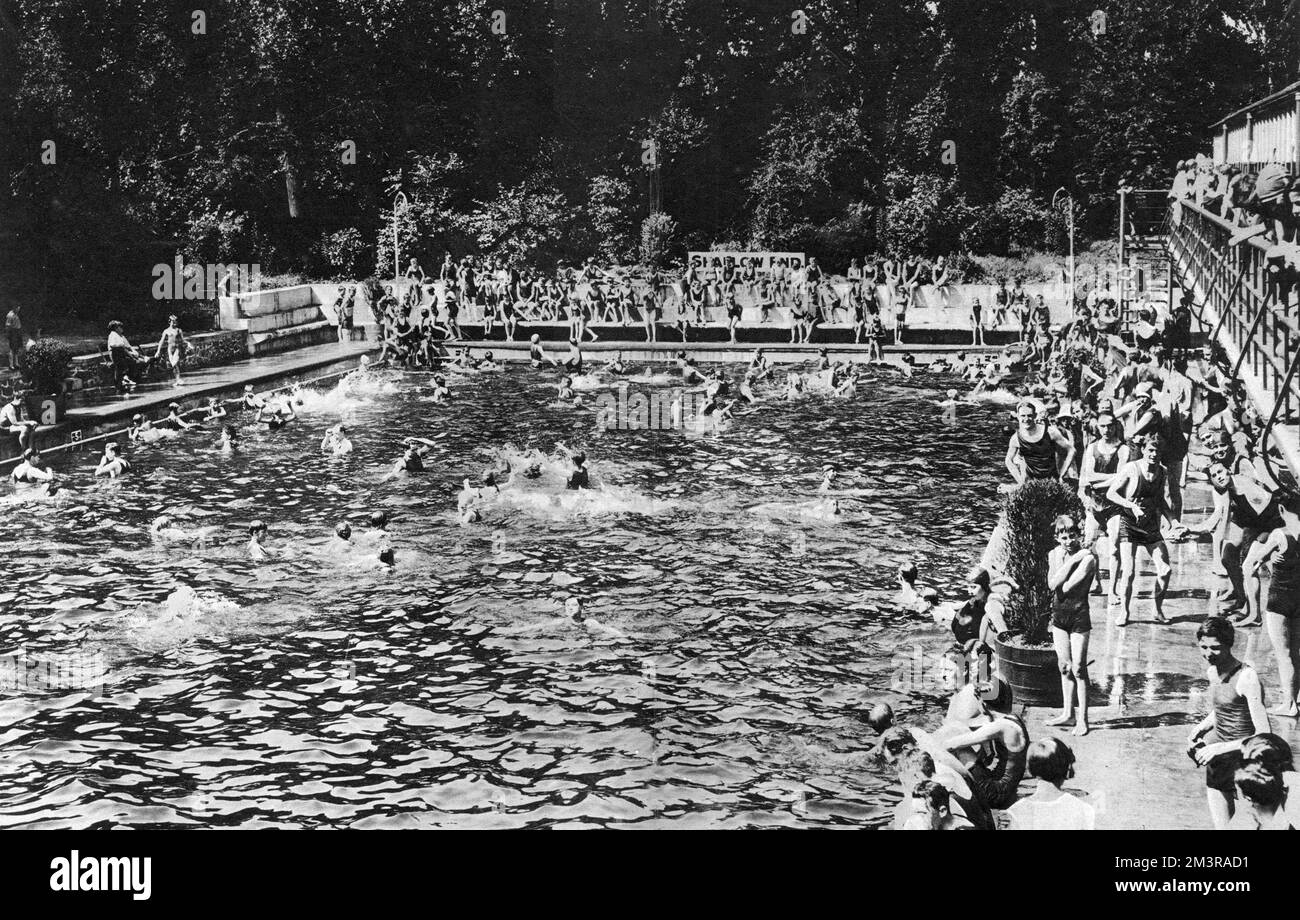 Bathers at the Open Air Baths in Chiswick Stock Photo - Alamy