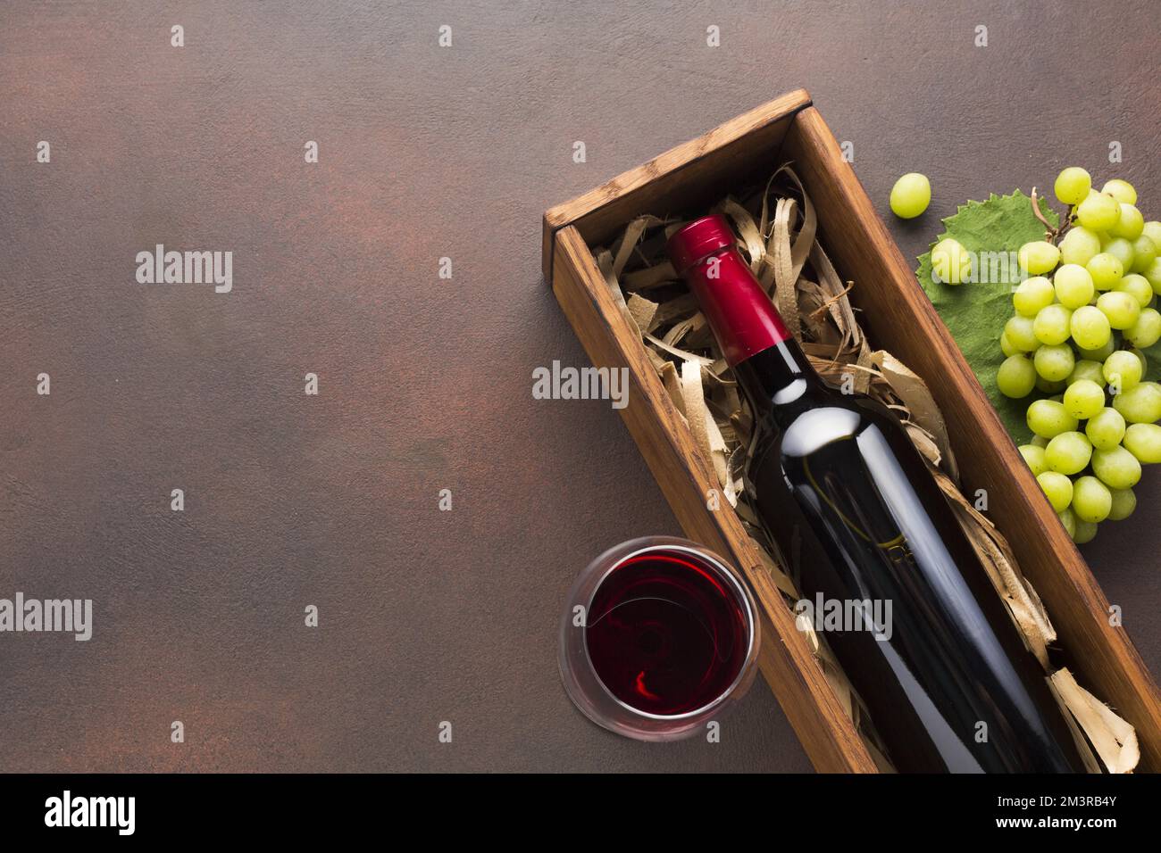 Red wine case white grapes, Resolution and high quality beautiful photo ...