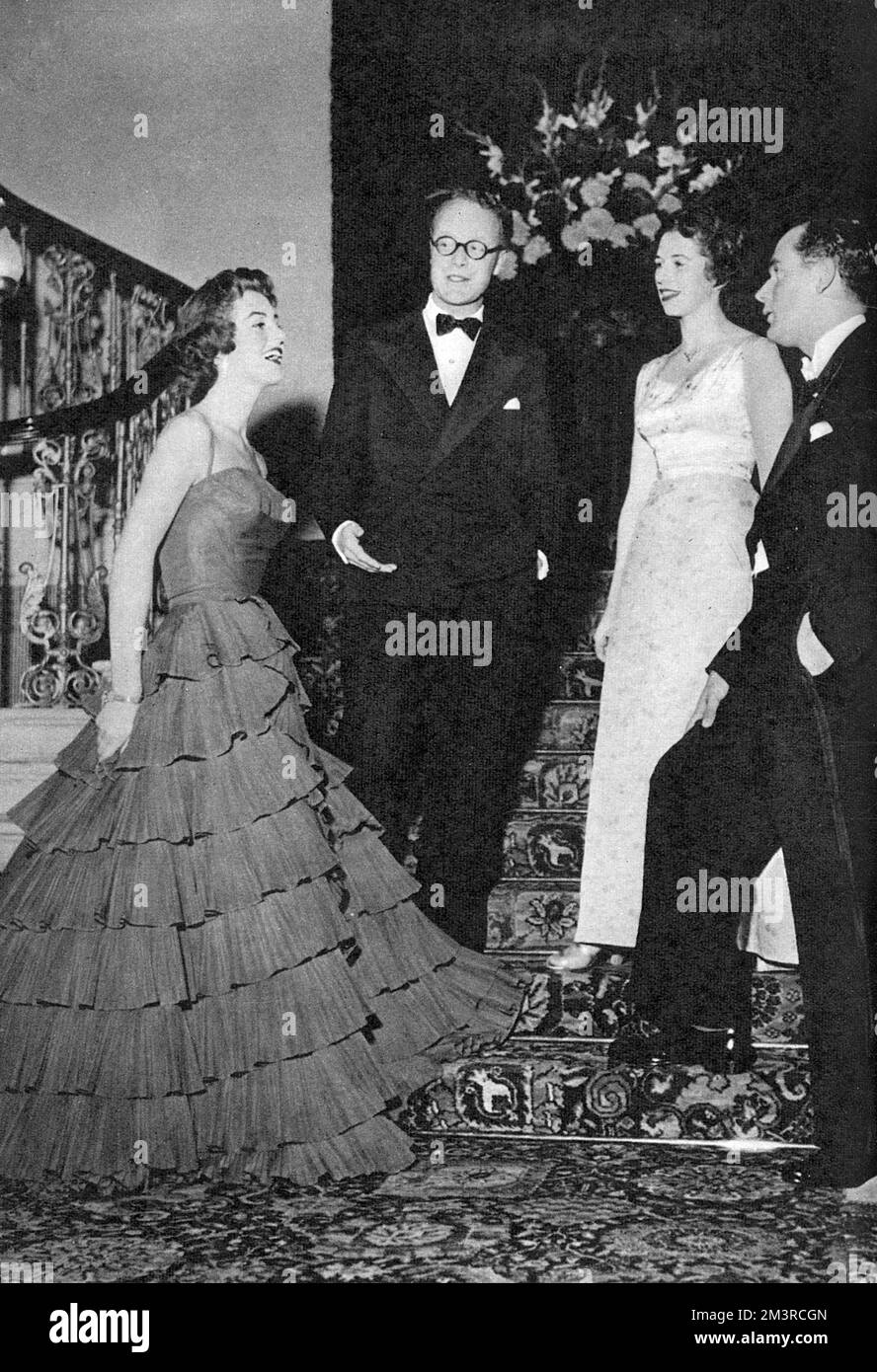 Guests in black tie hi-res stock photography and images - Alamy