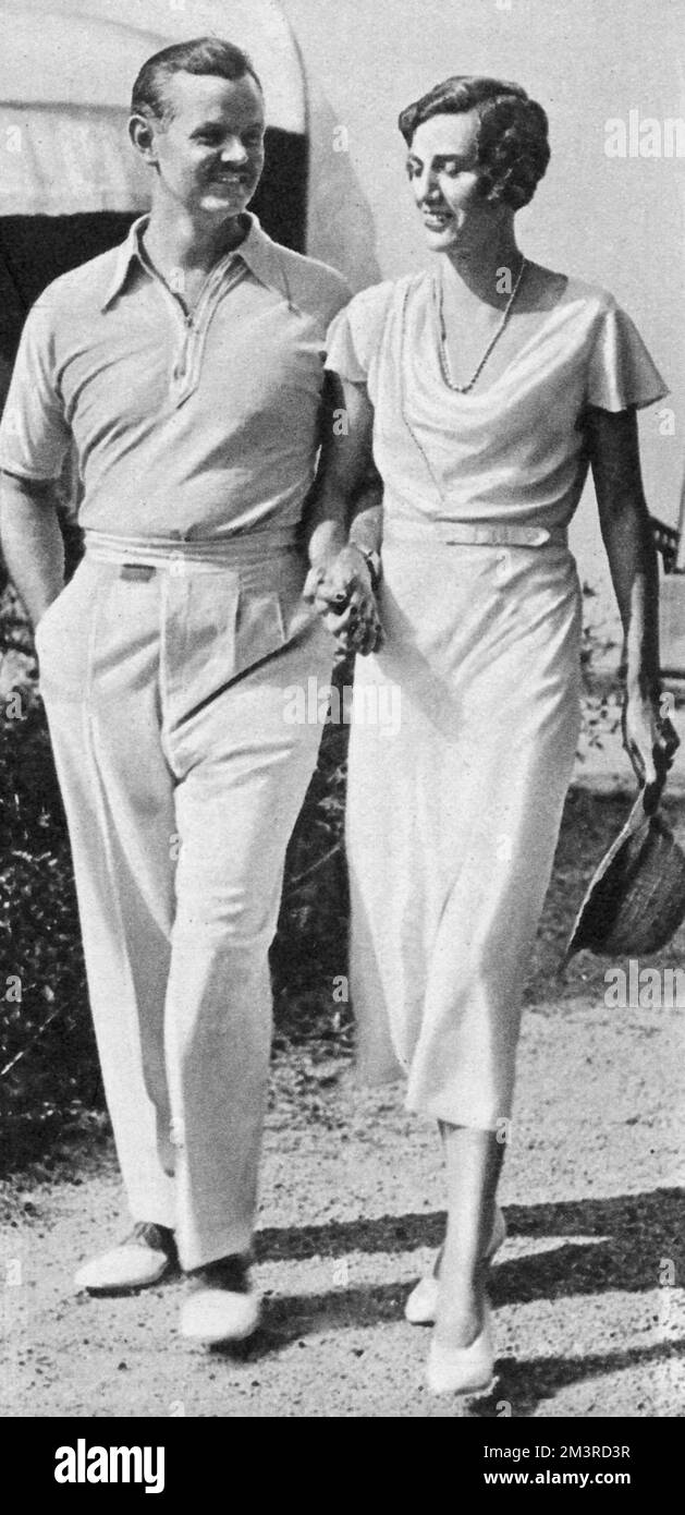 1930s garden couple hi-res stock photography and images - Alamy