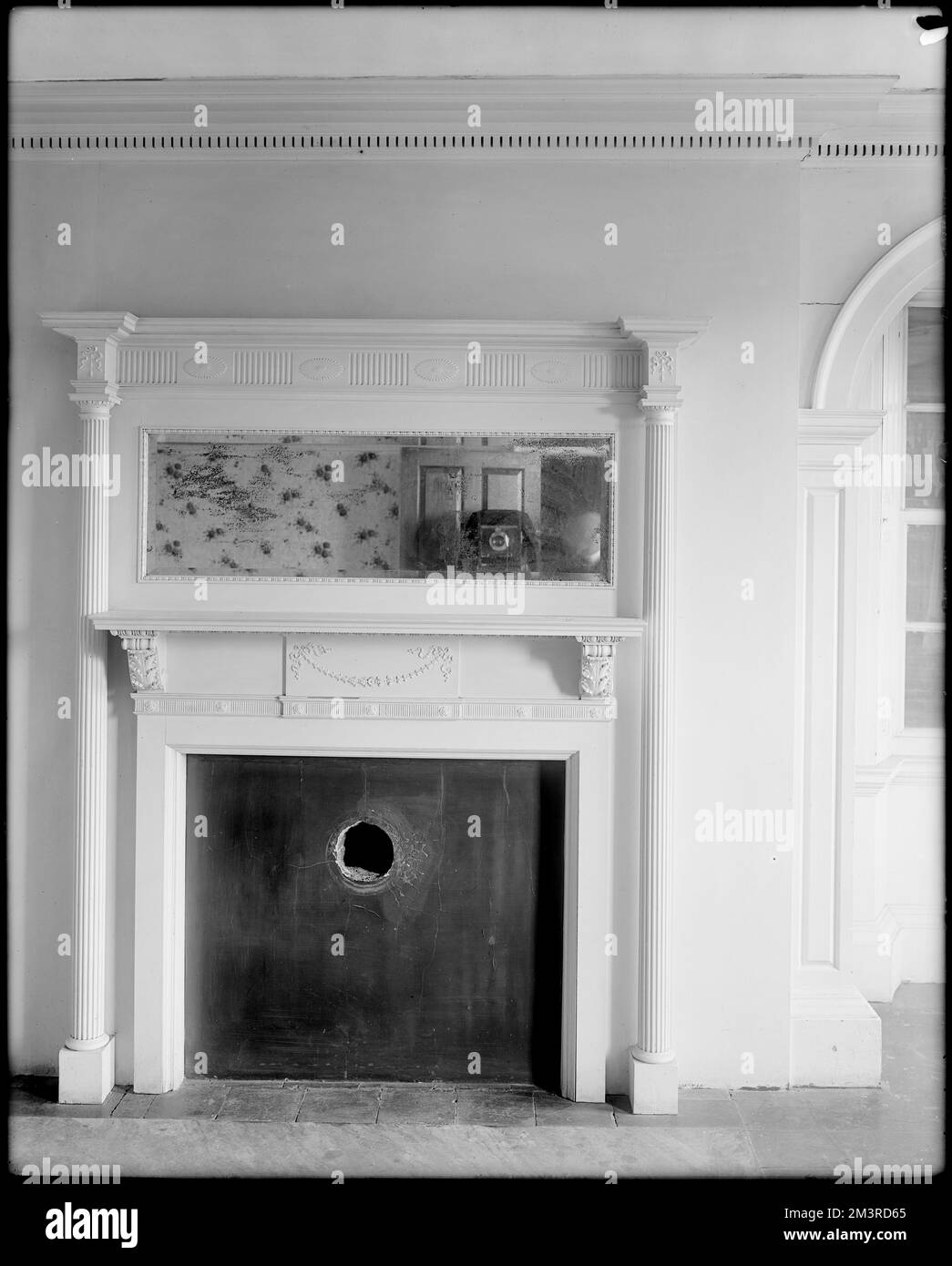 Salem, 188 Derby Street, interior detail, modern mantel (1895), Simon ...